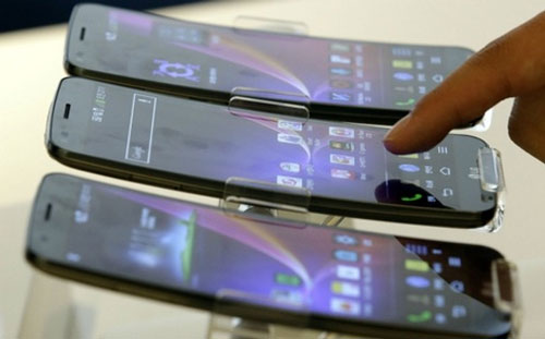 Curved Screen Technology Adopted by the LG Display Phone